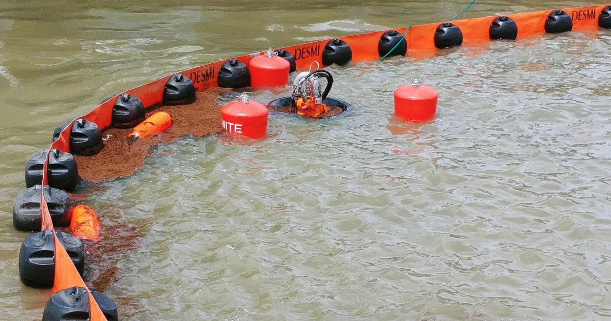 Oil Booms for ports, harbours, terminals or ponds | DESMI - Make life flow